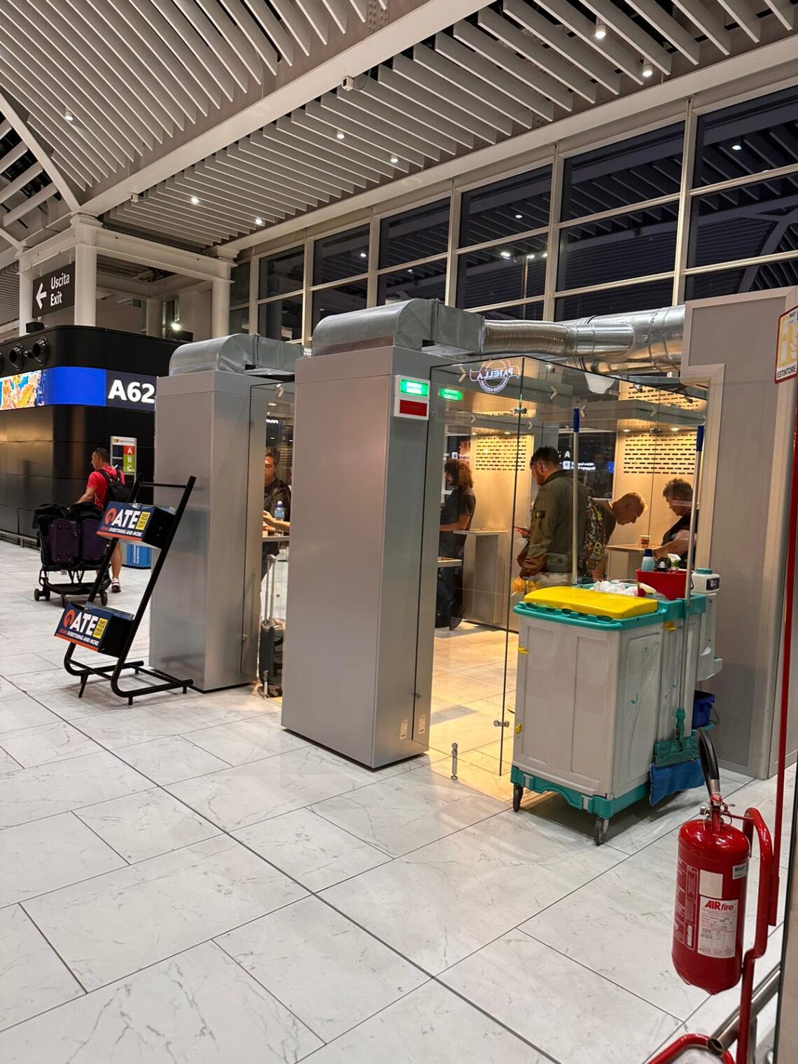 Rome Fiumicino Airport Smoking Area - Rate The Smoking Room